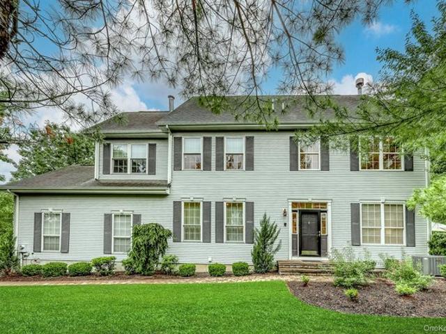 25 Mulberry Dr, Tuxedo Park, NY 10987
