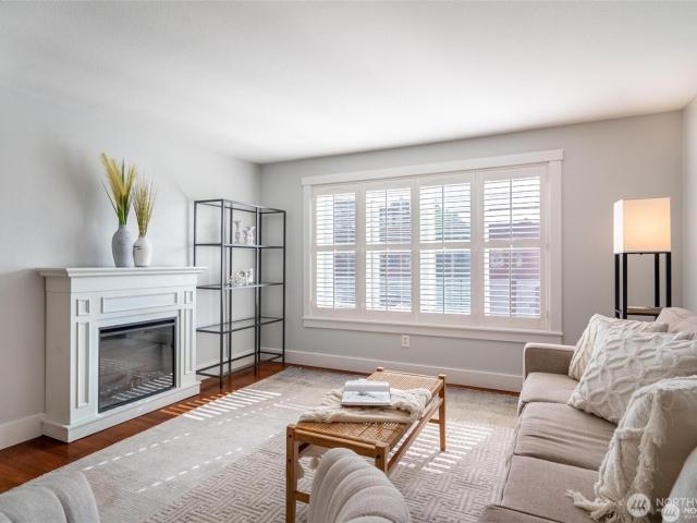 25 N Broadway Street # 301