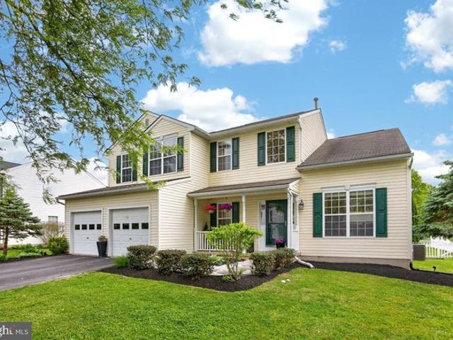 25 N Danbury Cir, Coatesville, PA 19320