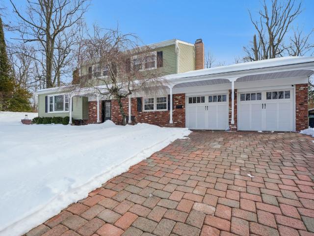 25 Nathan Way