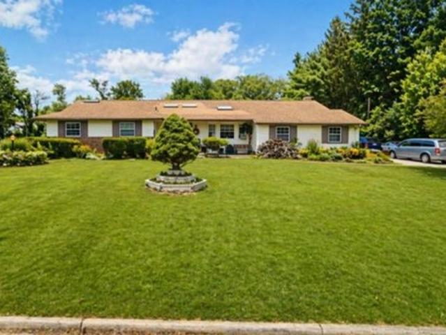 25 Northgate Dr, Syosset, NY 11791