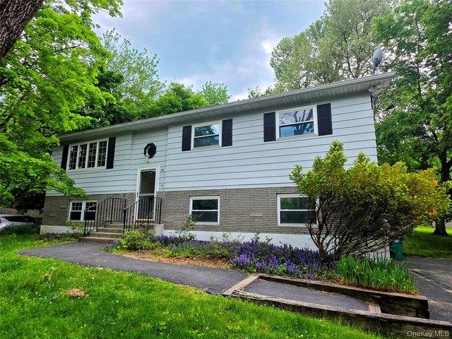 25 Oakwood Dr, Wappingers Falls, NY 12590