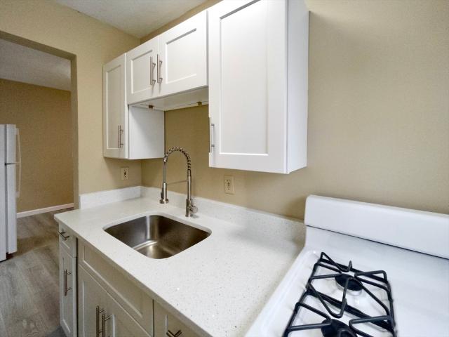 25 Oakland Ave, Unit 2R, Everett, MA 02149 | MLS #73339 | Compass