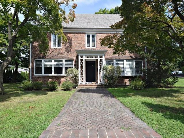 25 Old Mill Rd, Great Neck, NY 11023