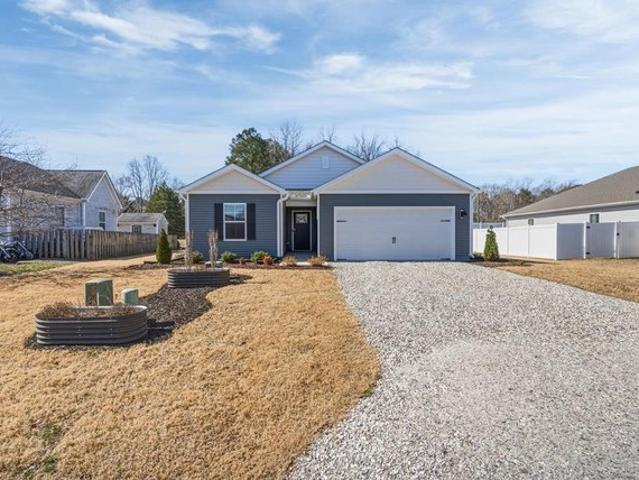 25 Our Way Dr, Kilmarnock, VA 22482