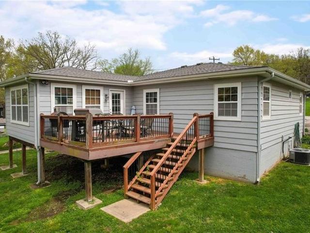 25 P St, Lake Lotawana, MO 64086