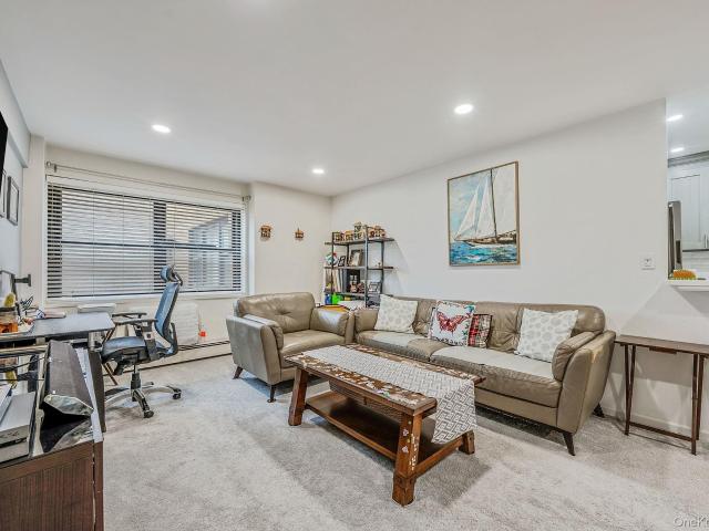 25 Park Place 2L