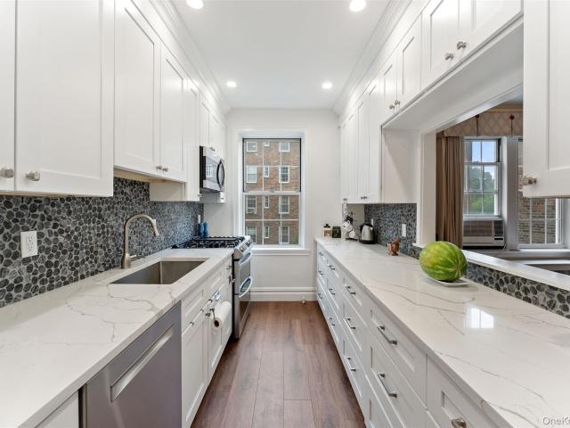 25 Parkview Avenue 3A