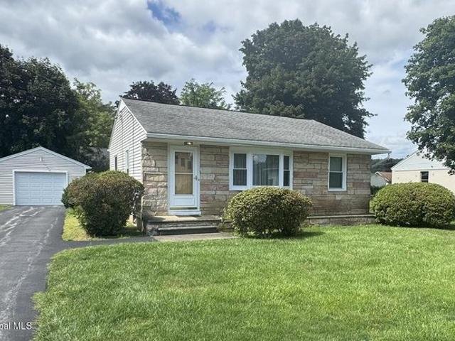 25 Pawling Ave, Mechanicville, NY 12118