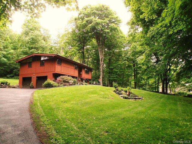 25 Ponderosa Rd, Carmel, NY 10512