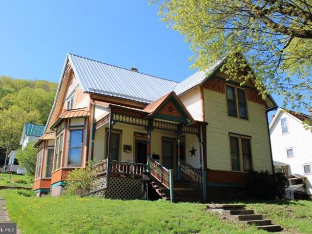 25 Prospect Ave, Hazleton, PA 16922