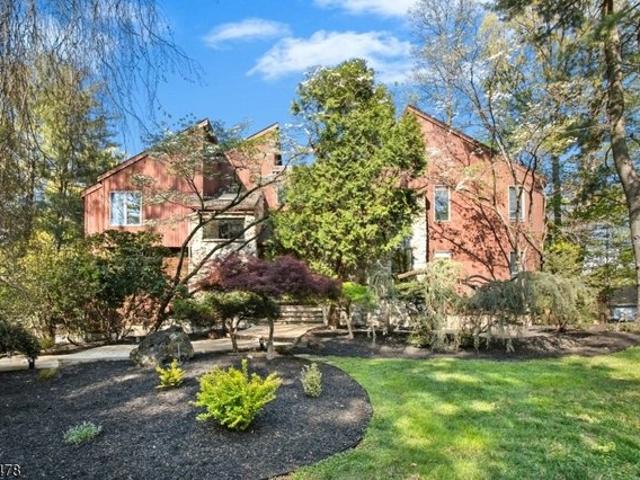 25 Ravenswood Ln, Scotch Plains, NJ 07076