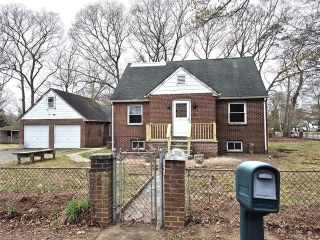 25 Revilo Ave, Shirley, NY 11967