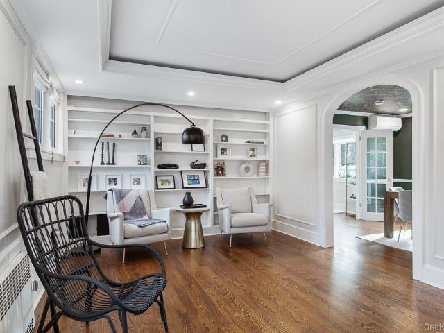 25 Roxbury Road