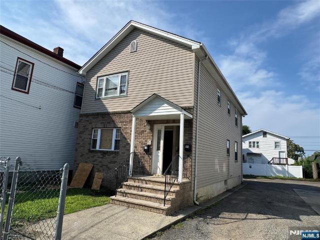 25 Ryerson Avenue