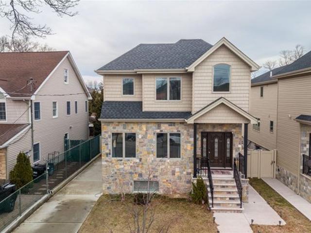 25 Sanford St, Staten Island, NY 10307