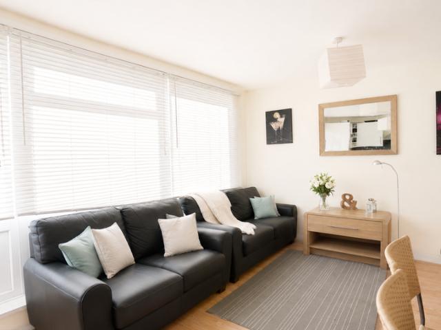 25 Sheffield Square – Room 2
