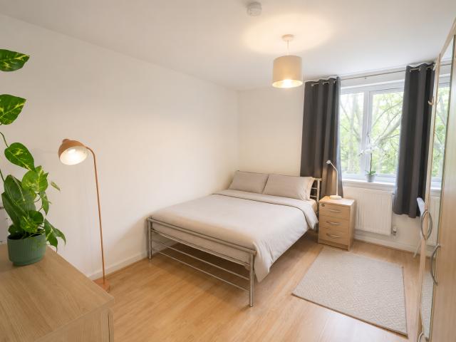 25 Sheffield Square – Room 2