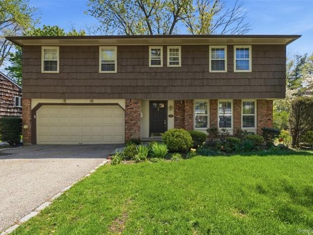 25 Sherwood Dr, Larchmont, NY 10538