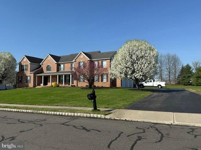 25 Sherwood Ln, Columbus, NJ 08022