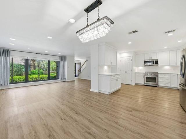 25 Spring Holw, Roslyn, NY 11576