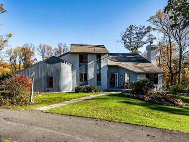 25 Spring Valley Rd, Malvern, PA 19355