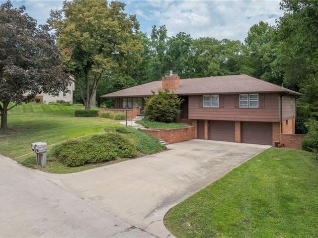 25 Stonecrest Dr, Saint Joseph, MO 64506