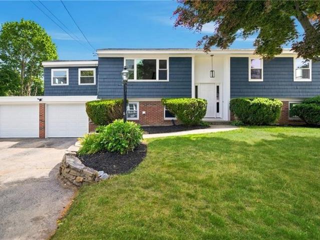 25 Stoneham St, Cranston, RI 02920