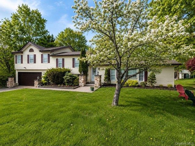 25 Stangel Dr, Woodbourne, NY 12788