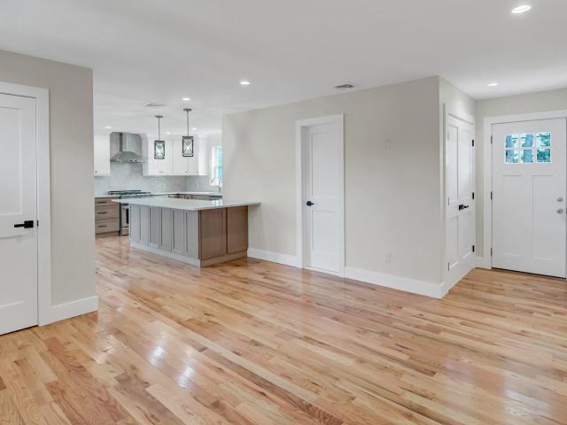 25 Sunnybrook Drive E 1