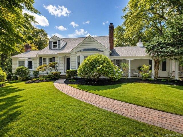25 Sugar Toms Rdg, East Norwich, NY 11732
