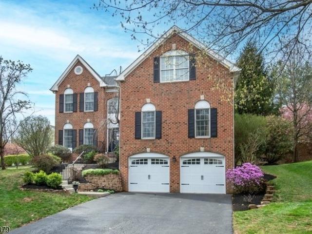 25 Sullivan Dr, Bernards Twp, NJ 07920