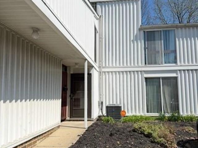 25 Sutton Pl, Shaker Heights, OH 44120