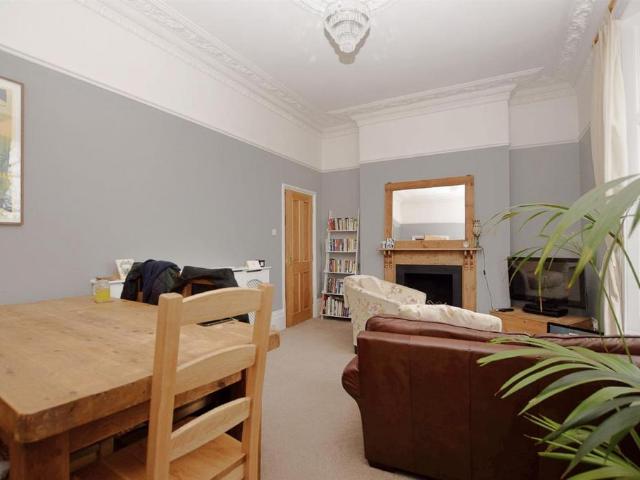 25 Sydenham Road, Cotham, BS6 2 bed flat to rent £1,695 pcm £391 pw