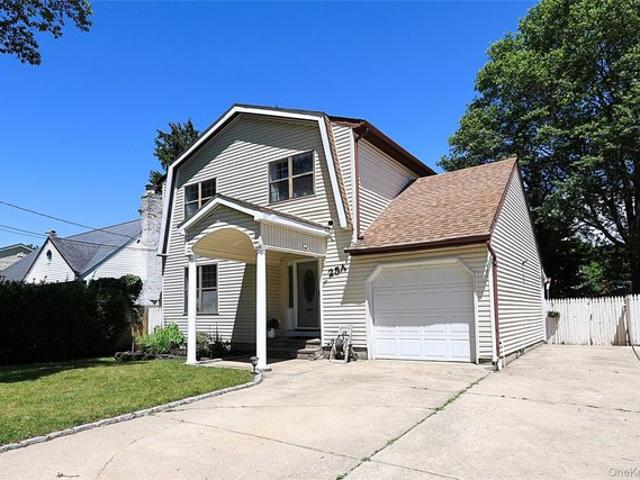 25A Reynolds St Unit A, Huntington Station, NY 11746