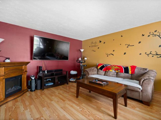 26043 Redwood Dr