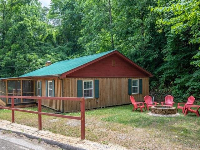 2604 McCarter Ln, Sevierville, TN 37876