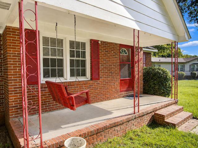 2604 N Oakridge Circle