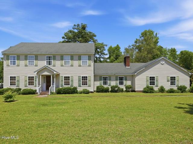 2604 One Iron St, Morehead City, NC 28557