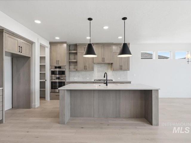 2604 E Tenzing Dr