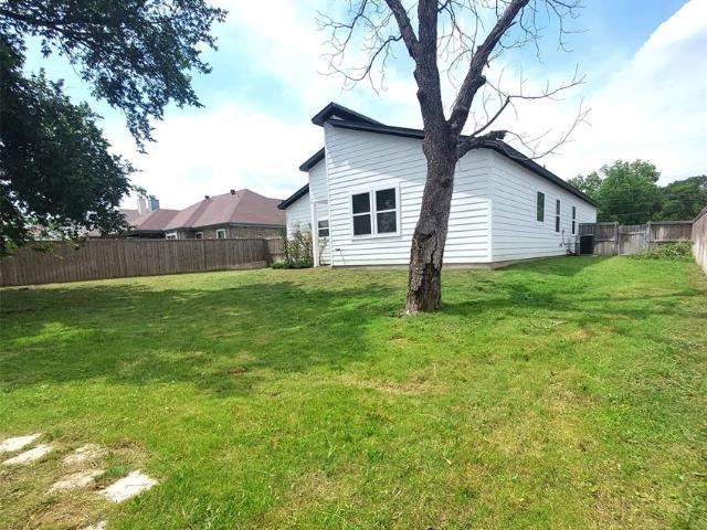2604 Flora Lane