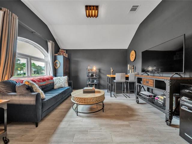 2604 Hackberry Creek