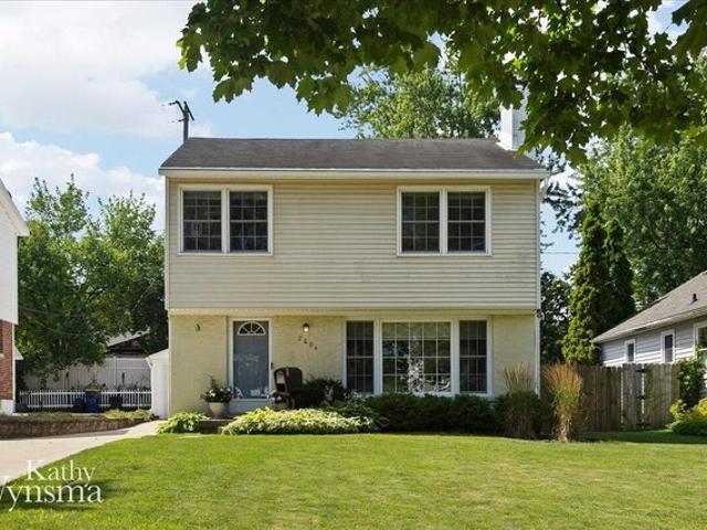 2604 Richards Dr SE, East Grand Rapids, MI 49506