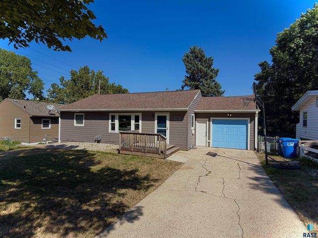 2604 S Hawthorne Ave, Sioux Falls, SD 57105
