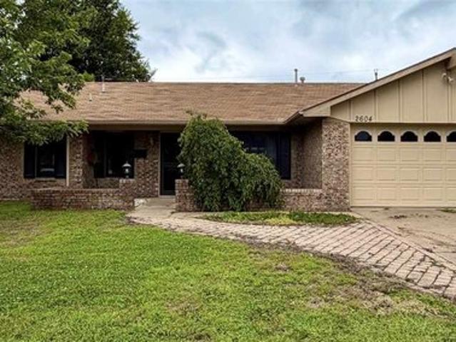 2604 Temple Pl, Ponca City, OK 74604