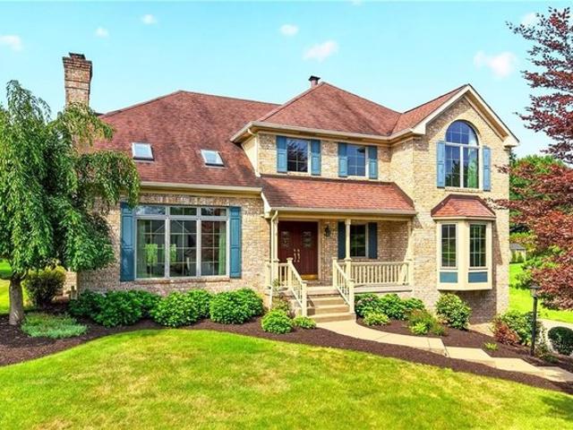 2605 Barnes Dr, Coraopolis, PA 15108