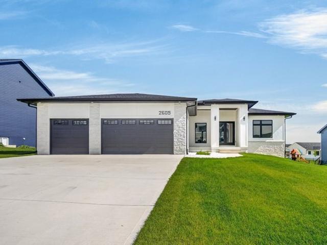 2605 Blooming Heights Dr, Norwalk, IA 50211