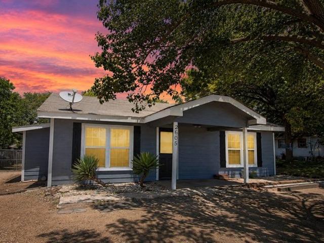2605 Howard Rd, Waxahachie, TX 75165