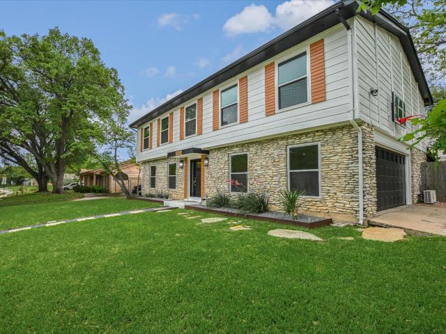 2605 Loyola Ln