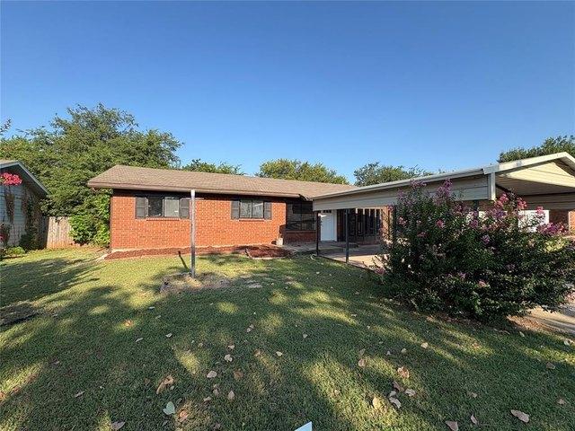 2605 Queensbury Rd, Moore, OK 73160